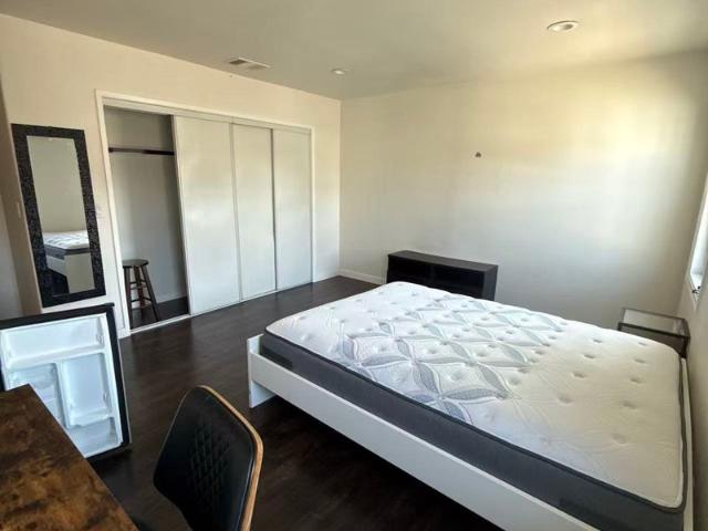 $1050 1 ens. br_ft_ furnished room for rent