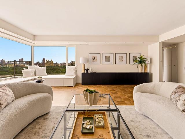 1050 5TH Avenue PHA