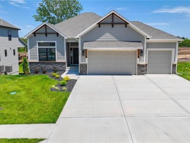 10511 N Liberty St, Kansas City, MO 64155