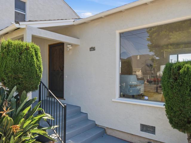 10517 Voltaire Ave