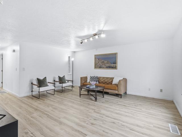 10515 sw clydesdale ter