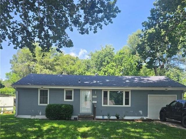 10516 Richmond Ave, Kansas City, MO 64134