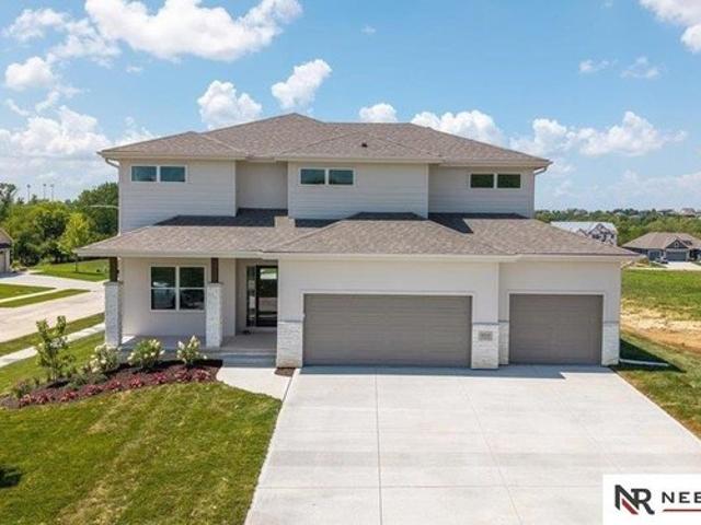 10516 S 117th St, Papillion, NE 68046