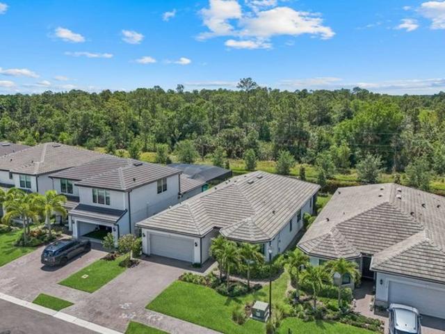 10518 Ventana Ct, Naples, FL 34120