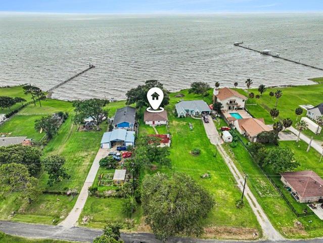 10518 Ocean Dr, Beach City, TX 77523