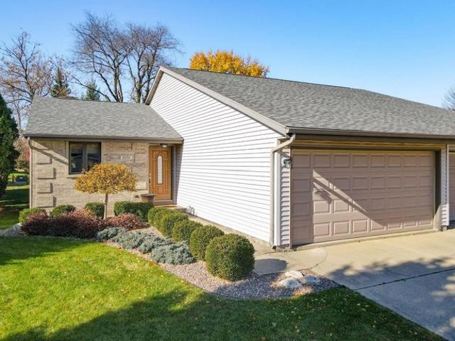 1051 N Wuthering Hills Dr, Janesville, WI 53546