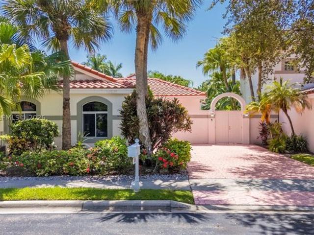 1051 Bel Aire Dr W, Pembroke Pines, FL 33027