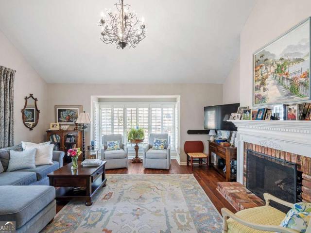 1051 Club Place NE