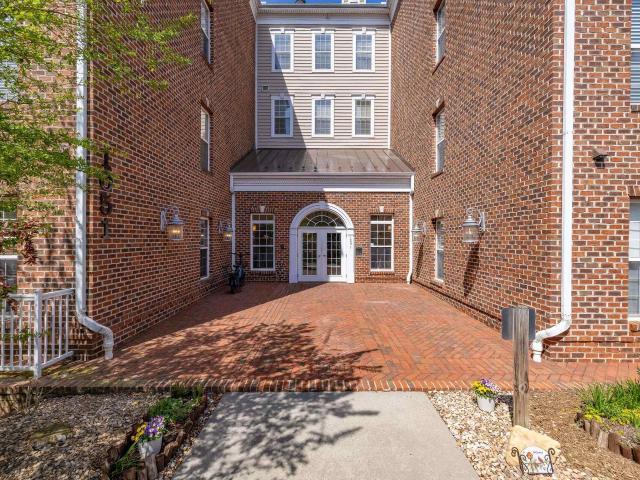 1051 glenwood station ln 102