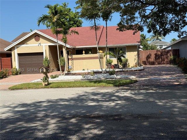 1051 SW 99th Ave, Pembroke Pines, FL 33025