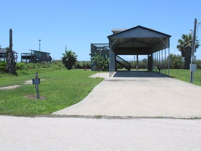 1051 Van Sant, Gilchrist, TX 77617