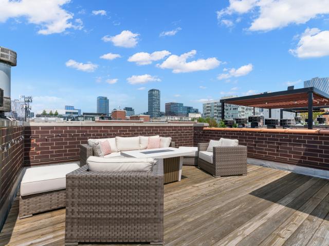 1051 W Monroe Street # 4