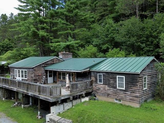 10523 Pomfret Rd, Pomfret, VT 05053