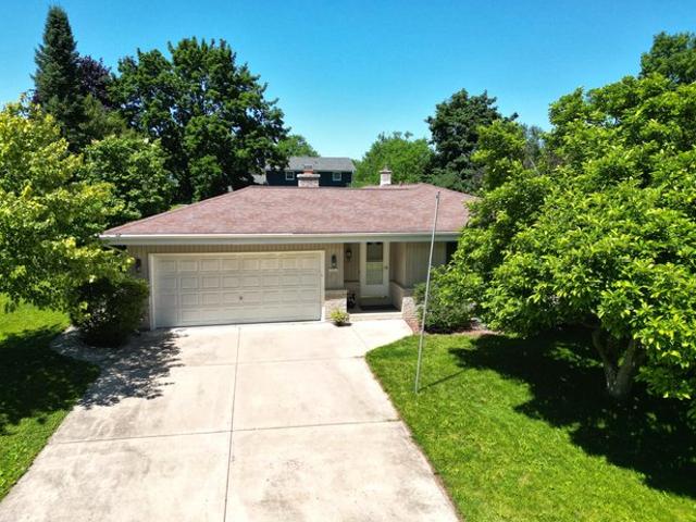 10520 W Monastery Dr, Franklin, WI 53132