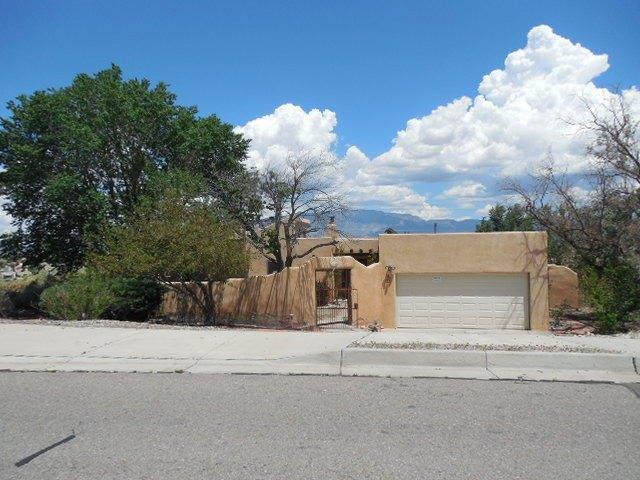 10520 Redbud St NW, Albuquerque, NM 87114