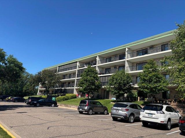 10521 Cedar Lake Rd Apt 411, Minnetonka, MN 55305