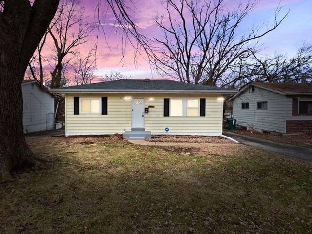 10521 Duke Dr, Saint Louis, MO 63136