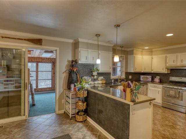 10525 Twin Oaks Drive