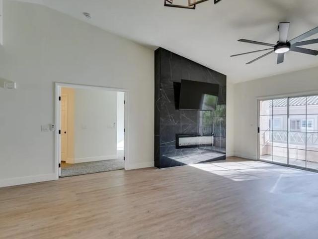 10525 Autumn Pine Avenue 203