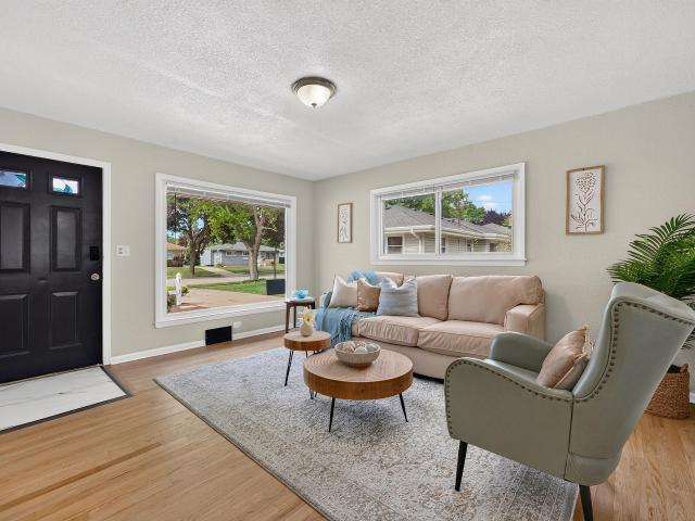 10529 W Caldwell Ave