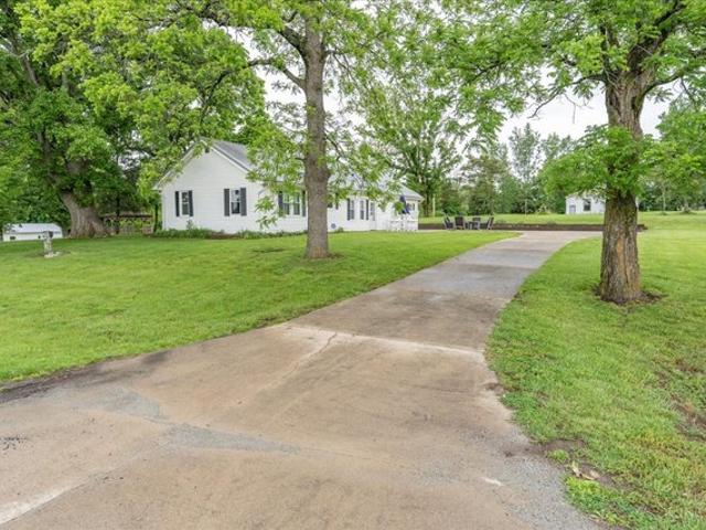 10529 N Shore Rd, Paint Township, OH 45133