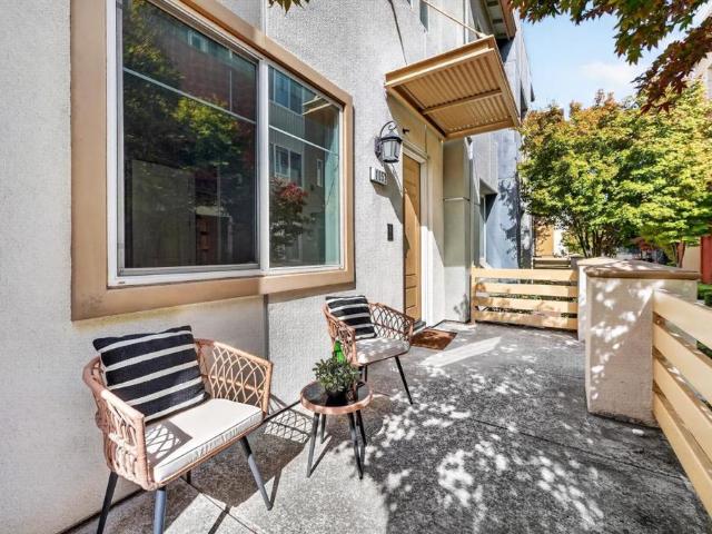 1052 Doheny Terrace