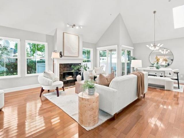 1052 Galley Ln, Foster City, CA 94404