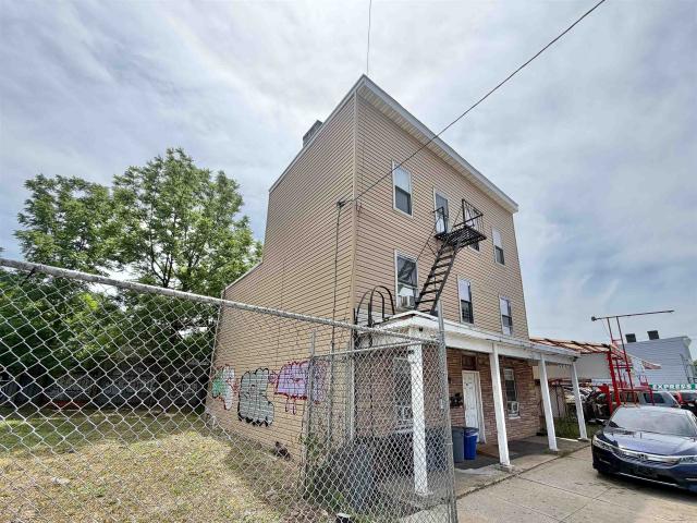 1052 Garfield Ave