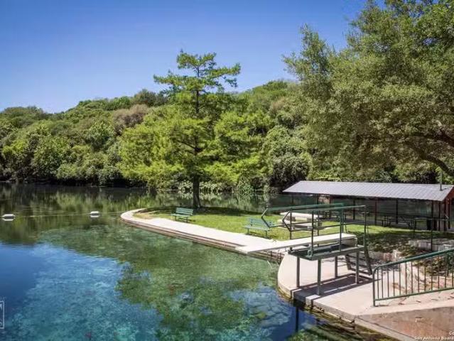 1052 HAYSELTON AVE, New Braunfels, TX 78130