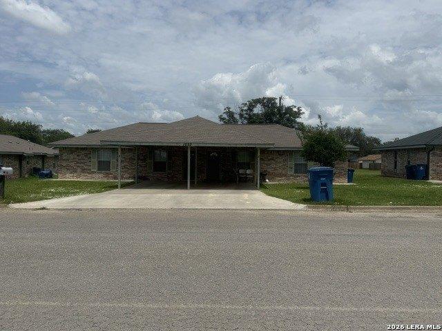1052 Long St, Pleasanton, TX 78064