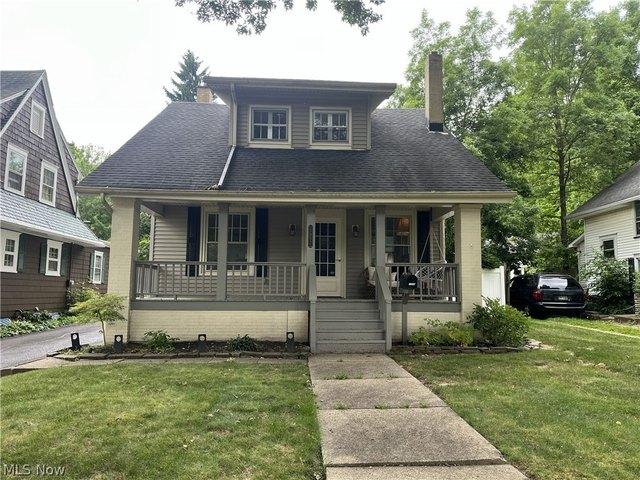 1052 Parkside Dr, Alliance, OH 44601