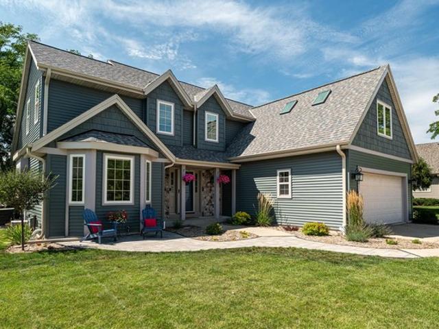 1052 Summer Creek Rd, Oconomowoc, WI 53066