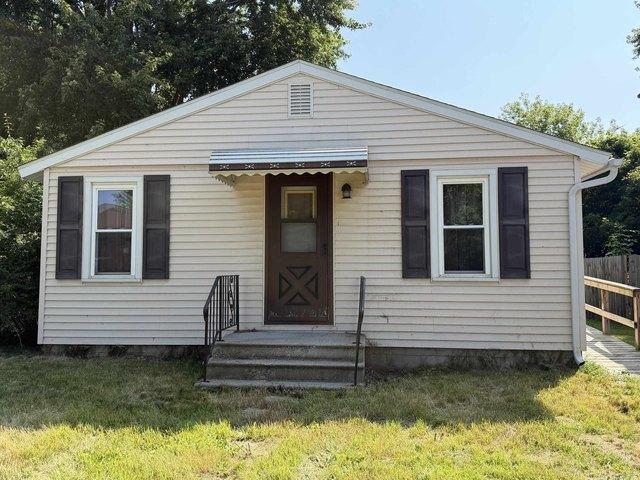 1052 S Pine Rd, Bay City, MI 48706