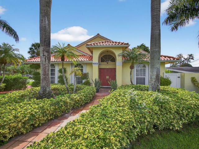 1052 W Shore Dr, West Palm Beach, FL 33406 | MLS #R11157