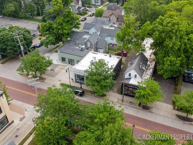 1052 Wealthy Street