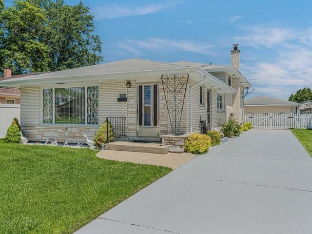 10533 Lavergne Ave, Oak Lawn, IL 60453