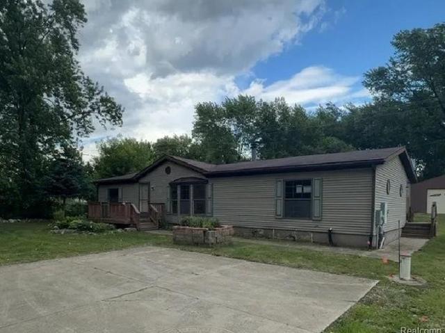 10537 Byron Rd, Burns Township, MI 48418