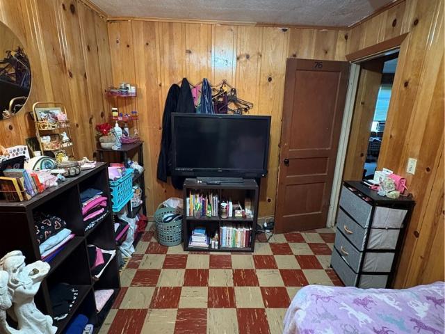 10537 Foothill Road