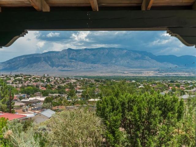 10539 Redbud St NW, Albuquerque, NM 87114