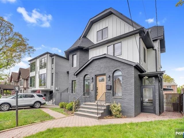1053 Anderson Ave, Fort Lee, NJ 07024