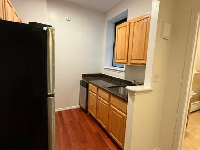 #1053 Beautiful 2 bed/1 bath apartment in Mornings