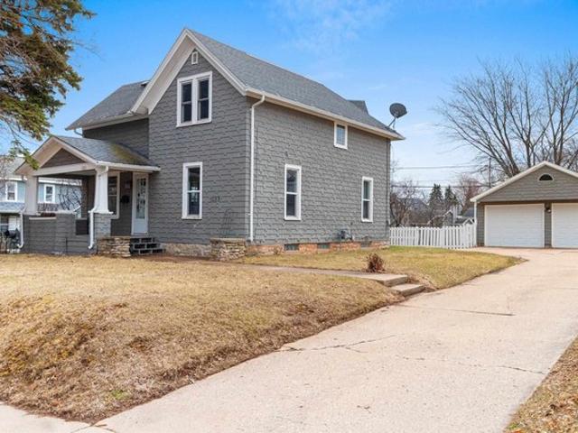 1053 E Kimberly Ave, Kimberly, WI 54136