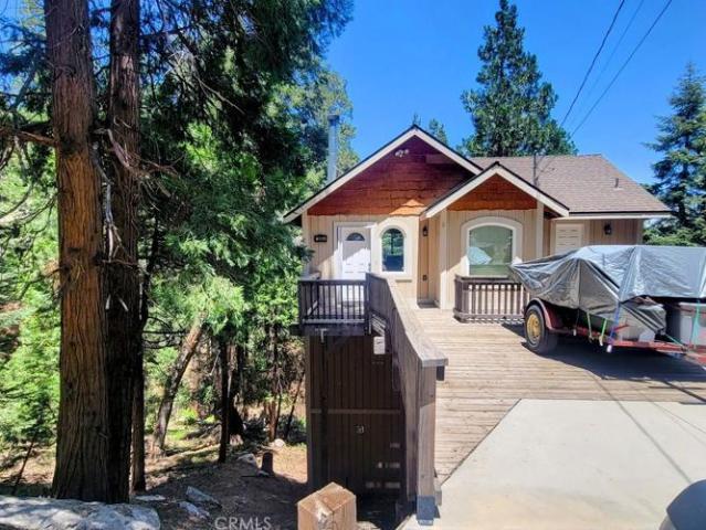 1053 Lausanne Dr, Crestline, CA 92325