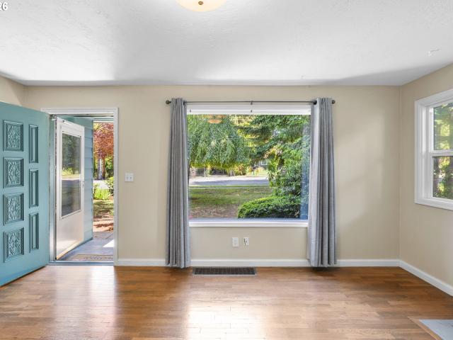 1053 se barnes rd