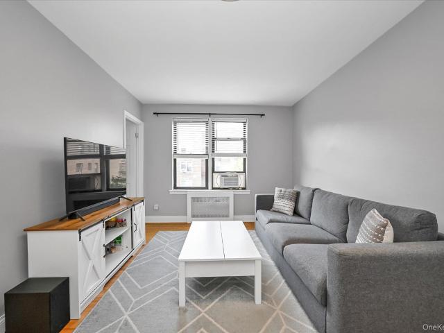 105 3 th Avenue 5D
