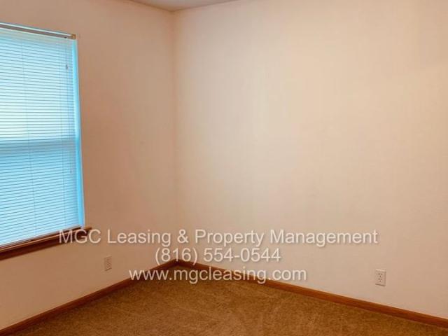 105 107 Golfview Dr 3 Bedroom Apartment for Rent at 105 Golfview Dr, Pleasant Hill, MO 64080