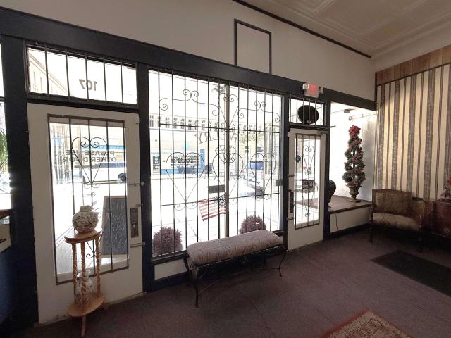 105 & 107 W Main St