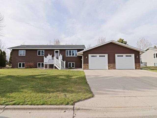 105 21st St NE, Devils Lake, ND 58301