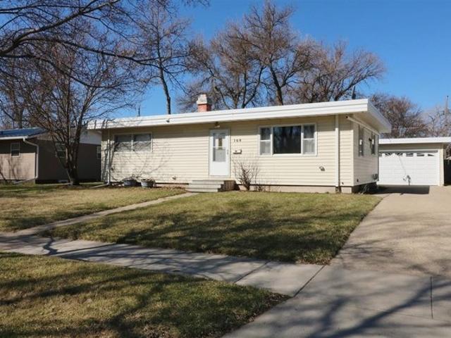 105 22nd St NW, Minot, ND 58703