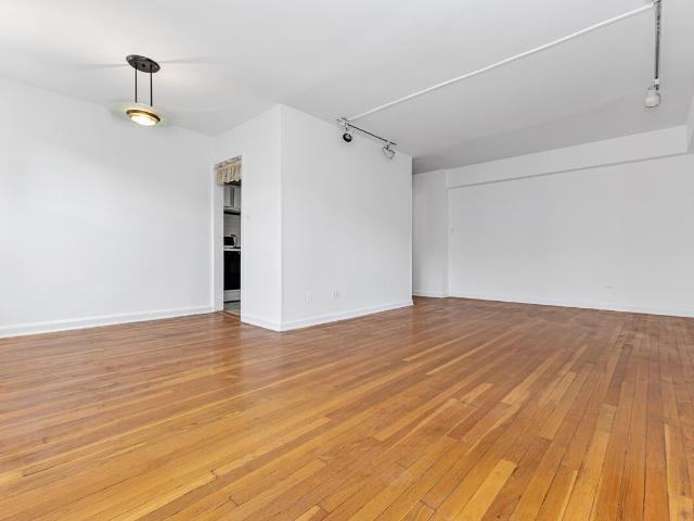 105 2 th Road, Queens, NY